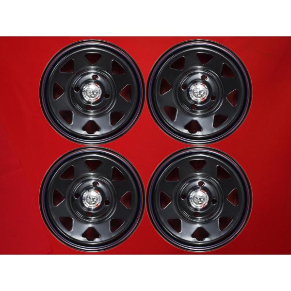 未使用品で検査済ですが海外製の為、商品写真(【参考写真】)の様な製造過程に生じたバリや凹凸がホイールのつなぎ目に残っており、組込むタイヤとの圧着部からエアー漏れの可能性を無くす為、その箇所の手直し(部分研磨・部分塗装)を施してあります。新品...