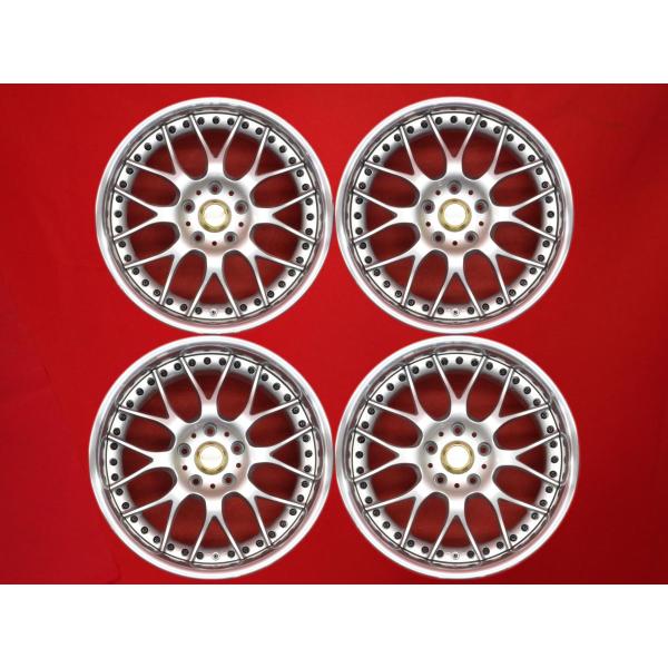 レストア品です。4本リム少々ブレありますが、タイヤとのバランス調整で問題なく使用出来るレベルと判断します。1本リム極小うっすらキズ、1本リム極小シミありますが、車に装着すると、ほぼ目立たずキレイな一品です！2枚センターキャップツメ折れありま...