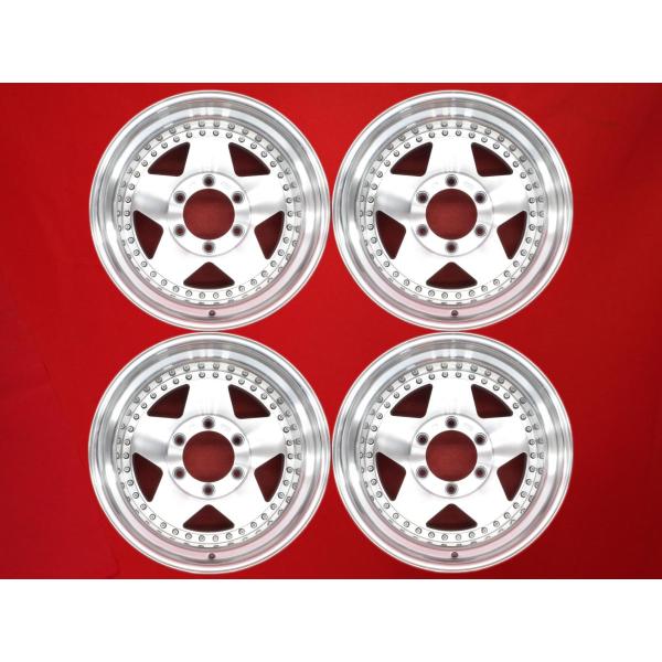 レストア品です。3本リム少々ブレありますが、タイヤとのバランス調整で問題なく使用出来るレベルと判断します。4本リム少々シミ、3本ピアスボルト周り少々塗装ハゲありますが、車に装着すると、ほぼ目立たず全体的にはキレイな一品です！新品ゴムバルブ付...