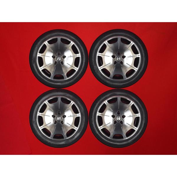 ホイールレストア品です。3枚センターキャップ少々ヘコミ、4本ディスク面少々塗装ムラありますが、車に装着すると、意外と目立ちにくく全体的にはキレイな商品です。タイヤは後少しだけ使用出来そうな商品です。※次に良いタイヤを購入する為の低価格サービ...