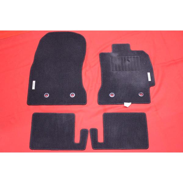 ※運転席右側はダメージ大ですが　助手席左側とリア2枚は　使用感少なく、美品です。　(画像にて確認して下さい。)中