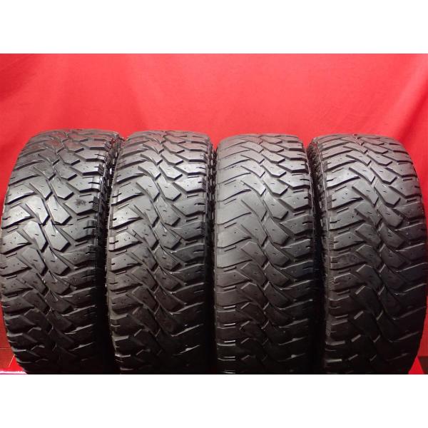 マッドタイヤは前オーナー様の車両の癖が残りやすいタイヤとなる為、その影響でハンドルのブレやロードノイズが出ますので、神経質な方はご遠慮下さい。4本ヒビありますが現状走行上問題ありません。パターン・ショルダーヒビ有