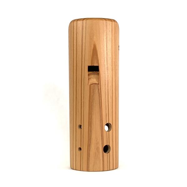 商品内容大樹が歌っているような深い木の響きがでるコカリナです。杉を使用したコカリナとなり、アルトコカリナより1オクターブ低い音がでます。コカリナミニ教則本と布製コカリナケース付き。・G管バスコカリナ 1個（袋・ミニ教則本付き）