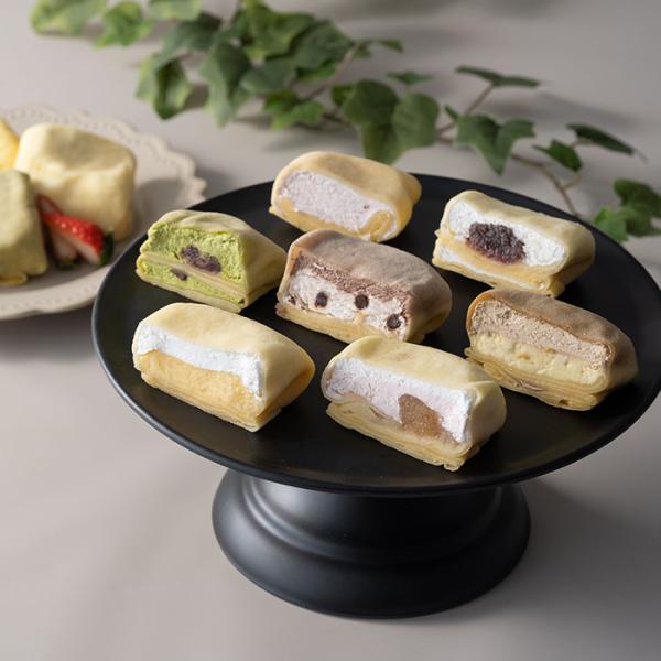 生地は和菓子屋ならではの大福のようなもちっとした食感を再現しております。その風味豊かなクレープ生地に、甘さ控えめのホイップクリームを包みました。7種類のクレープとバラエティ感のあるセット。