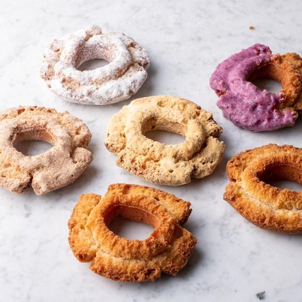 ウフフドーナチュはママたちが愛情込めて毎日生地から手作りしています。仕込みの水は霊峰白山の伏流水白山霊水を使い、それぞれの食材の特徴を生かしながら商品を作っています。