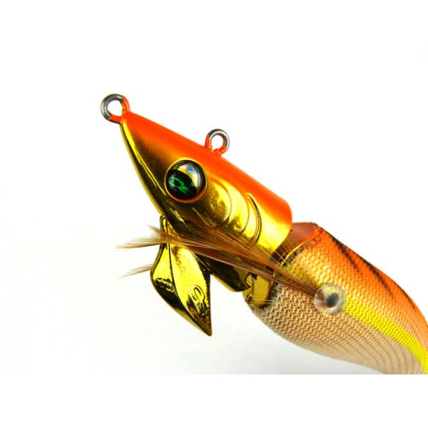 エギ×縦ジョイント。動き・音・すべてがアモラス。今までにない革新的なエギの提案。縦ジョイント構造によりアクション時に艶めかしく滑らかなドルフィンアクションを発生。2つのアイポジションで異なるアクションを演出。ノーズラインアイにスナップを装着...