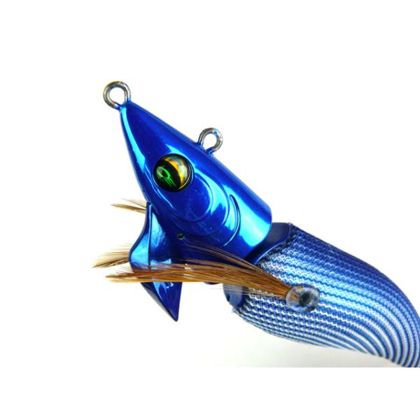 エギ×縦ジョイント。動き・音・すべてがアモラス。今までにない革新的なエギの提案。縦ジョイント構造によりアクション時に艶めかしく滑らかなドルフィンアクションを発生。2つのアイポジションで異なるアクションを演出。ノーズラインアイにスナップを装着...