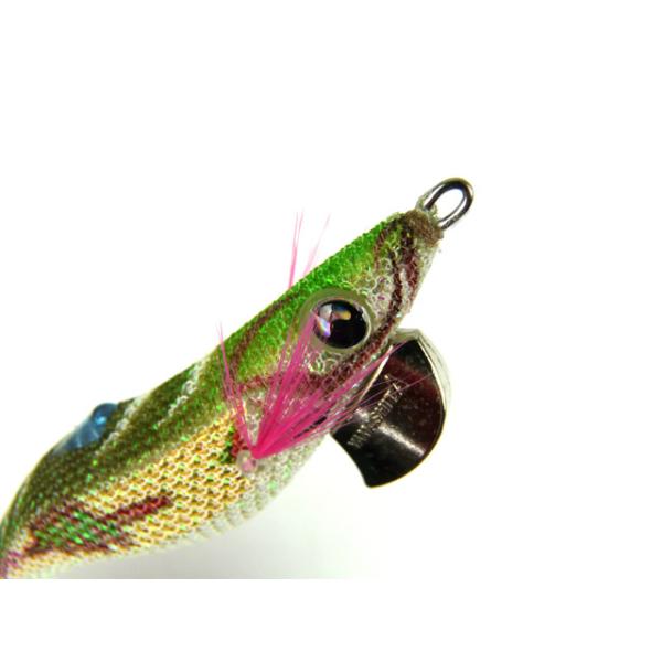 フラッシングによる“光”とサーチラトルの”音”の効果により、捕食モードの高活性なイカを狙うことに特化したハイアピールモデル！ストロボフィンが生み出す平打ちアクションによる「光」、ラトルによる「音」を武器にしたハイアピールモデル。 ボディの広...