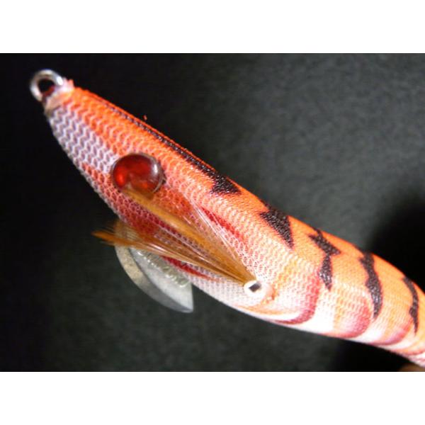 日々進化するエギングに新風を巻き起こすダートエギの決定版！超定番！スレイカに強い赤テープ下地に視認性抜群のオレンジ。エビ柄を配した人気作。
