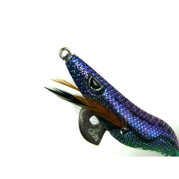 水中を手に取るように感じ取り、自由自在に多彩なアクションで烏賊を翻弄。性能、使用感、デザイン−全ての答えがこのプロスペックにあります。刺さりと強度を求めるべく、ステンレス製国産化研フックを使用し、鮎針と同様の刺さりを実現。強靭な刺さりを誇る...