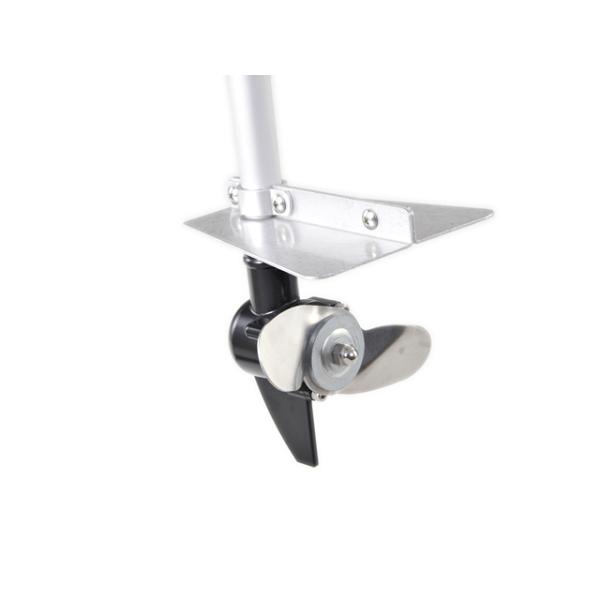 スモールボート専用の日本製1馬力（0.75kW）小型軽量船外機SP-1専用スピードプレートです。このスピードプレートを取り付けることにより、船体下部からの水流の乱れを整えることでスピード＆安定性がＵＰします。