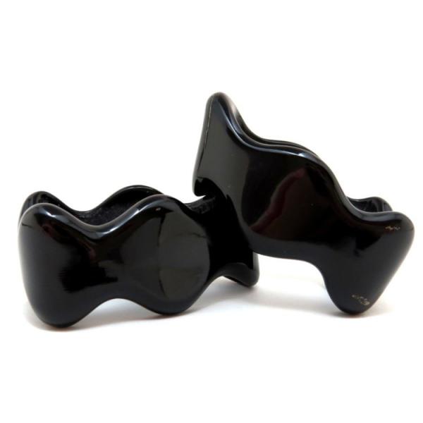 置いたまま　上に乗り　足裏を超刺激! 平らなところに並べて　その上に寝そべりツボを刺激 とにかく　痛い!!でも後からスーーーット気持ちよくなります(刺激が欲しい人向きの商品です) ※このかっさは　牛の持つ自然のキズをさのまま生かした商品です...