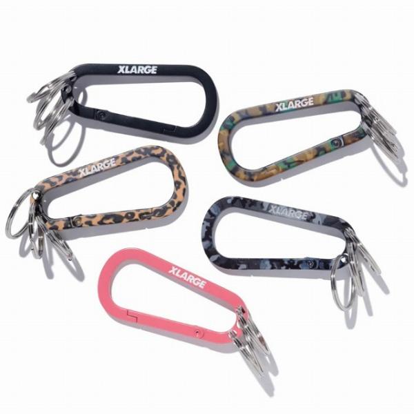 XLARGESTANDARD LOGO KEYRING CARABINER人気定番のカラビナSTANDARD LOGOを配置バックのアクセントになるアイテム男女ともにおすすめです。【カラー】ブラック,ピンク,ベージュ,カモ,グレー【サイズ】...