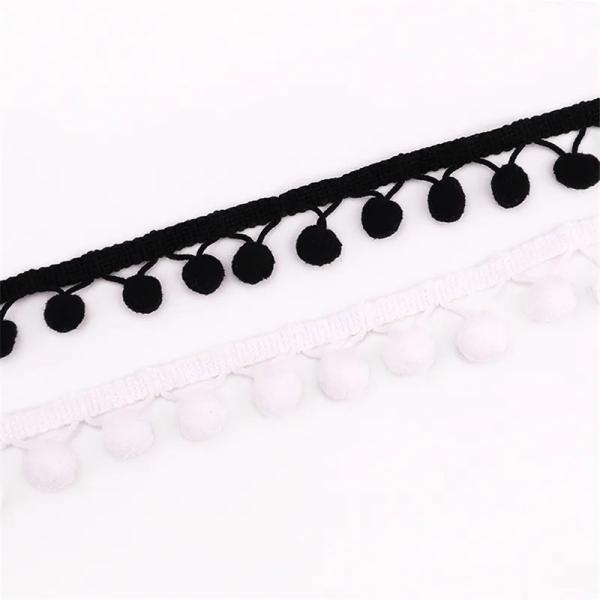 数量１＝3m三角吊りタイプのポンポンブレードです。縫い付け可能。※海外製品のためポンポンが完全な球体ではないことがあります。プチプラ商品のためご了承のうえご購入ください。くるくるとこねていただくと球体に近づきます。