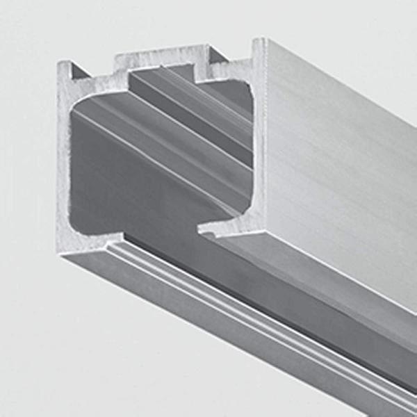 【商品説明】スガツネ工業のFD80-TRM2000SLは、重量用上吊式引戸に適した上レールです。長さ2000mmのアルミニウム合金製で、シルバーアルマイト処理と塗装が施されています。オフィスの間仕切りや店舗の出入口、倉庫の仕切り、家庭内の収...