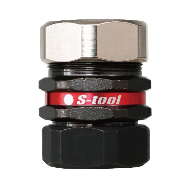 S-TOOLの「AD-M」は、マキタ製インパクトドライバー専用のソケット脱落防止アダプターです。作業中のソケットの抜け落ちを防ぎ、安全性と作業効率を向上させます。簡単な装着で、既存の工具に追加するだけで使用可能です。主な特徴マキタ製インパク...