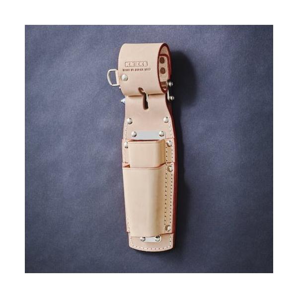 作業現場で必要な工具をしっかりとホールドする腰袋です。このニックスの腰袋は、使用されるヌメ革が耐久性に優れ、長期間の使用に耐えられる構造を実現しています。また、チェーン式のペンチホルダーを備えており、迅速なの取り出しが可能です。この機能は特...