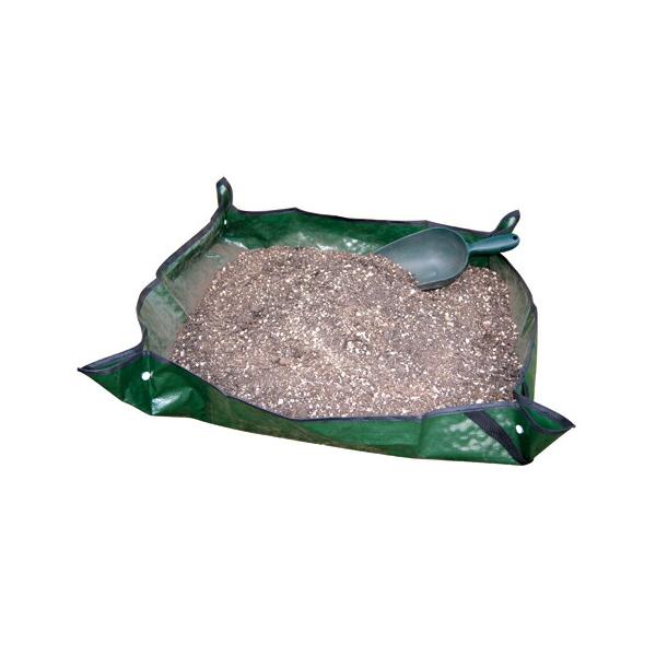 JANコード  4977292671255ブランド名  千吉商品名  プランティングシート規格  EGB-15商品サイズ  幅580 ×高さ300 ×奥行き580mm重量130ｇ用途  鉢の植え替え作業や土・肥料混ぜ用。機能・特徴  室内や...