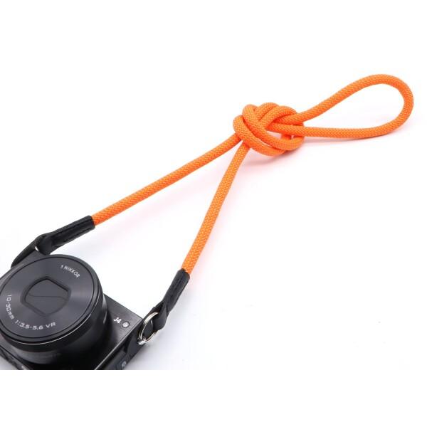 (INPON) カメラストラップ ネックストラップ 金属リング/リングカバー付き 一眼レフ/ミラーレス/コンパクトカメラ用 オレンジ 線径8mm 全長105cm クライミングロープ製商品コード：66079690073型番：47180103サ...