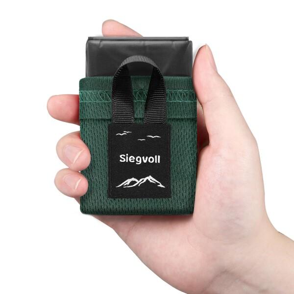 Siegvoll 折りたたみレジャーシート コンパクト ブラック 110*140CM 1〜2人用 軽量 破れにくい 洗濯機洗い 一体型収納袋(グリーン)付き 携帯 ポケットレジャーシート ビーチ 遠足 キャンプ 登山 運動会 花火大会 夏祭...