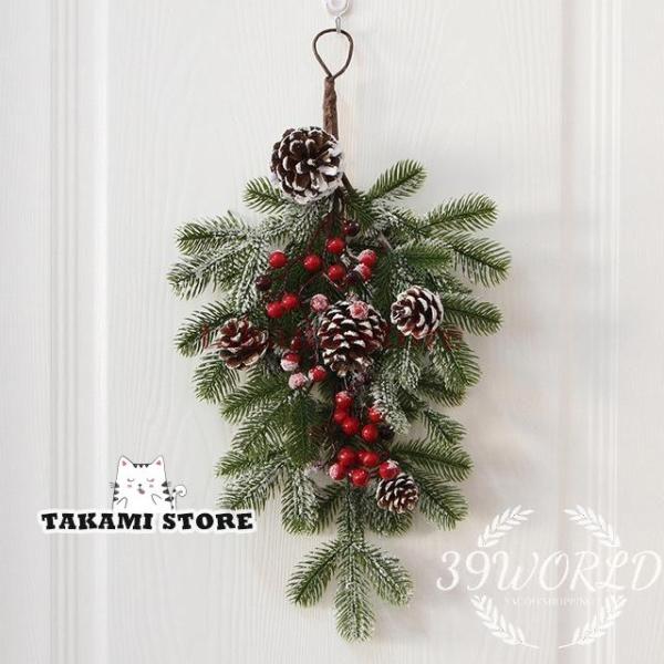 爆買 サイズ:高さ約55cm、幅さ約35cm、重量約170g素材：PVC、布、 松かさ華やかなリースは眺めるだけでクリスマス気分を演出してくれます。クリスマスリースには、魔よけと、豊作をお願うという意味があると言われています。ご自宅の玄関用...