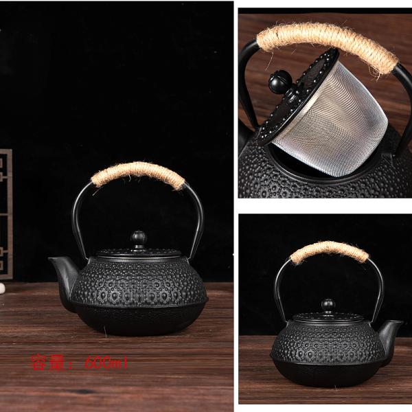 ご覧頂きありがとうございます。即購入、まとめ購入大歓迎！商品詳細出品内容：鉄瓶 サイズ：満水容量：約0.6L使用人数目安：2〜3人用(0.8L〜1.2L)注ぎ口を含む全長：15cm持ち手を含む全高：16cm底面直径：7.5cm重量：約1kg...