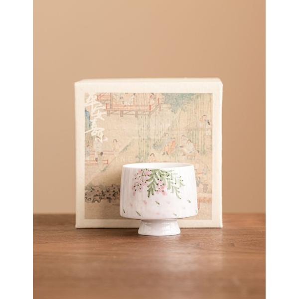 素材：セラミックサイズ：口径約5cm   高さ約5cm 容量約50ml・出来る限り実物に近いお色で画像を掲載しておりますが、ＰＣモニターなどの環境等により、若干異なる場合がございます。予めご了承ください。・実際の製品は、天候による環境変化や...