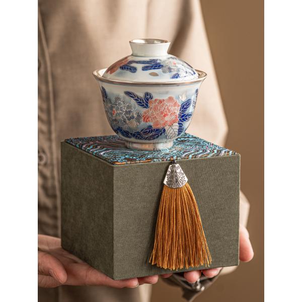 素材：陶磁+?銀サイズ：口径約9.4cm   高さ約8.8cm 容量約150ml・出来る限り実物に近いお色で画像を掲載しておりますが、ＰＣモニターなどの環境等により、若干異なる場合がございます。予めご了承ください。・実際の製品は、天候による...