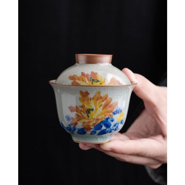 素材：セラミックサイズ：口径約8.2cm   高さ約8cm 容量約110ml★（日本語は貫入、中国は開片と言う）磁器の素地と釉の収縮の違いからびっしりと細かなひびで覆われているため釉薬層が割れて開き、開片現象が形成されます。カニの爪模様、氷...