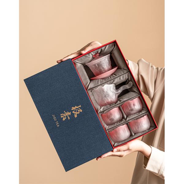 【商品内容】公道杯ｘ１ 三才蓋碗ｘ１ 茶杯ｘ4【素材】ガラス【サイズ】詳しいサイズ情報は画像2枚目にご覧下さい★（日本語は貫入、中国は開片と言う）磁器の素地と釉の収縮の違いからびっしりと細かなひびで覆われているため釉薬層が割れて開き、開片現...