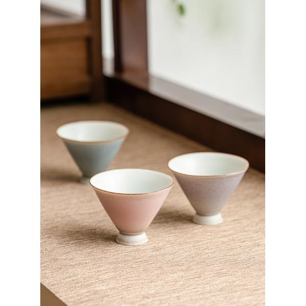 素材：セラミックサイズ：口径約6.7cm   高さ約5.1cm 容量約55ml・出来る限り実物に近いお色で画像を掲載しておりますが、ＰＣモニターなどの環境等により、若干異なる場合がございます。予めご了承ください。・実際の製品は、天候による環...