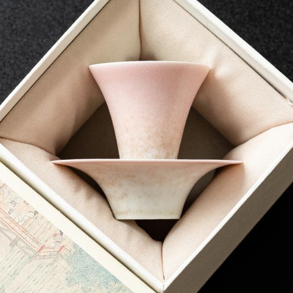 素材：セラミックサイズ：口径約5.2cm  高さ約6.5cm  容量約24ml商品内容：カップ&amp;ソーサー・出来る限り実物に近いお色で画像を掲載しておりますが、ＰＣモニターなどの環境等により、若干異なる場合がございます。予めご了承くだ...