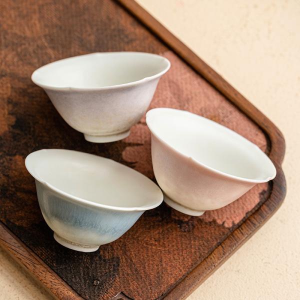 素材：セラミックサイズ：口径約6.2cm  高さ約3.1cm  容量約25ml・出来る限り実物に近いお色で画像を掲載しておりますが、ＰＣモニターなどの環境等により、若干異なる場合がございます。予めご了承ください。・実際の製品は、天候による環...