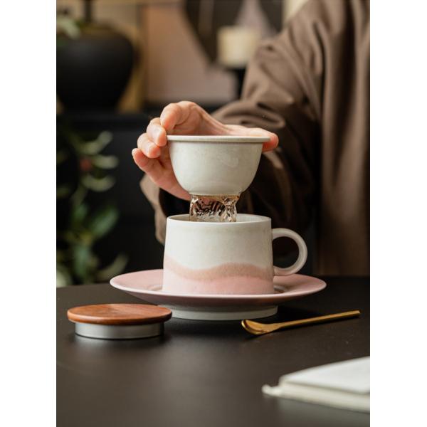 素材：セラミックサイズ：口径約7.7m   高さ約8cm 容量約185ml・出来る限り実物に近いお色で画像を掲載しておりますが、ＰＣモニターなどの環境等により、若干異なる場合がございます。予めご了承ください。・実際の製品は、天候による環境変...