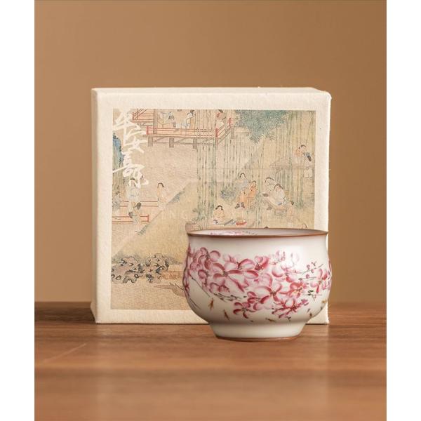 素材：セラミックサイズ：口径約7cm   高さ約5.2cm 容量約70ml★（日本語は貫入、中国は開片と言う）磁器の素地と釉の収縮の違いからびっしりと細かなひびで覆われているため釉薬層が割れて開き、開片現象が形成されます。カニの爪模様、氷の...