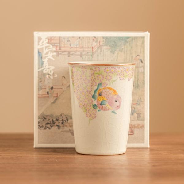 ★ご覧頂きありがとうございます★☆送料無料☆即購入OK1個入り素材：セラミックサイズ：口径約8cm   高さ約10.2cm 容量250ml★（日本語は貫入、中国は開片と言う）磁器の素地と釉の収縮の違いからびっしりと細かなひびで覆われているた...