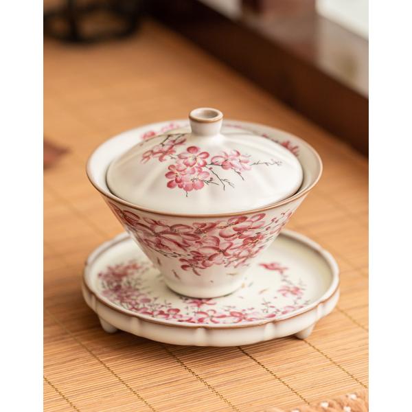 【素材】セラミック【サイズ】蓋碗：口径約10.5cm  高さ約8.5cm 容量約100ml ★（日本語は貫入、中国は開片と言う）磁器の素地と釉の収縮の違いからびっしりと細かなひびで覆われているため釉薬層が割れて開き、開片現象が形成されます。...