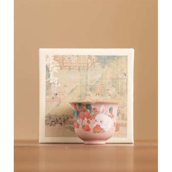 ★ご覧頂きありがとうございます★☆送料無料☆即購入OK1個入り素材：セラミックサイズ：口径約5.7cm   高さ約4.8cm 容量約45ml★（日本語は貫入、中国は開片と言う）磁器の素地と釉の収縮の違いからびっしりと細かなひびで覆われている...