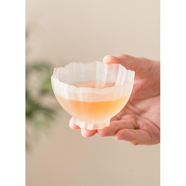 【素材】ガラス【サイズ】カップ：口径約8cm   高さ約5cm 容量約70ml ・出来る限り実物に近いお色で画像を掲載しておりますが、ＰＣモニターなどの環境等により、若干異なる場合がございます。予めご了承ください。