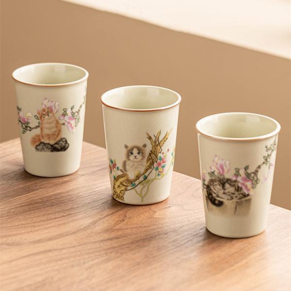 素材：セラミックサイズ：口径約8cm   高さ約10.2cm 容量250ml★（日本語は貫入、中国は開片と言う）磁器の素地と釉の収縮の違いからびっしりと細かなひびで覆われているため釉薬層が割れて開き、開片現象が形成されます。カニの爪模様、氷...