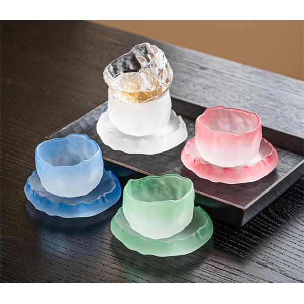 【素材】ガラス【サイズ】カップ：口径約7.3cm   高さ約4.8cm 容量約60ml ； ソーサー：約10.8x9.5cm・出来る限り実物に近いお色で画像を掲載しておりますが、ＰＣモニターなどの環境等により、若干異なる場合がございます。予...