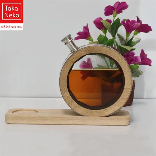 樹齢100年のオークの呼吸するセラー 北米産ホワイトオークはタンニンとバニリンを豊富に含み、微量酸素がワインの熟成を促進します。木目のミネラルラインが風味を高めます。ウイスキーは3ヶ月間熟成され、よりまろやかな味わいに仕上がっており、プロ仕...