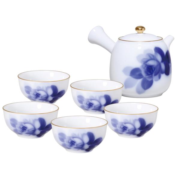 炎の芸術が創り出す神秘の色彩。人気の高いブルーローズの絵柄は、和食器になっても紺青が白磁に映え、美しい。大倉陶園独特の岡染技法で、本焼きした白生地にコバルト絵具で絵付けをし、再度1460度の高温で焼成します。この間コバルトの青色は釉薬と柔ら...