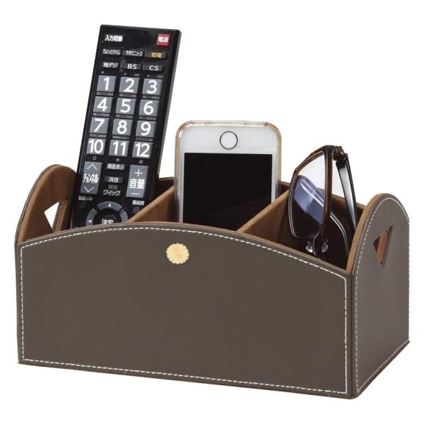 商品情報 シックなブラウンカラーのメガネ＆リモコンラックです。内部はキズが付きにくいよう起毛加工を施しています。◆商品詳細 サイズ 20.5×11×10.5cm 素材 ポリウレタン 生産地 中国/日本 　勲章名とお名前の名入れ賜ります(有料...