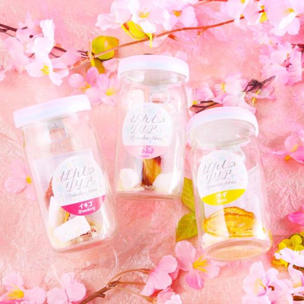 日本酒を注ぐだけで簡単に日本酒サングリアが作れる今話題の「ぽんしゅグリア」の3本入りギフトセットです。「ぽんしゅグリア」は、国産のドライフルーツを使った日本酒カクテルの素。日本酒がとっても飲みやすくなる危険な装置です。180ccのカップ瓶に...