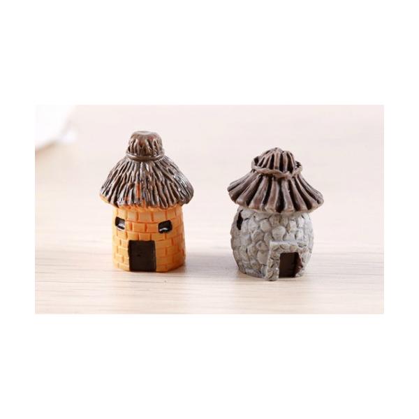 ■商品詳細セット内容：1個フィギュアサイズ：約1.3*2.5cm材質：樹脂生産国：中国ミニミニサイズなので、小さいガラスボールに入れて苔リウムを作るのに向いてます。自立して立ちますが、固定ピンを付けて苔に差し込むとより安定します。固定ピンは...