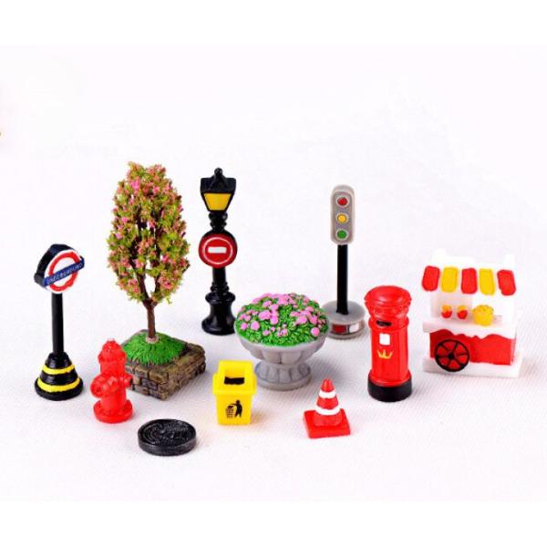 ■詳細セット内容：1個フィギュアサイズ：写真をご参考ください。材質：樹脂生産国：中国花壇の花の色はピンクと赤２種類がありますがお任せになります。■店長のコメントとても小さなスケールにもかかわらず、緻密でリアルな造形で感動をもらいます。車やお...