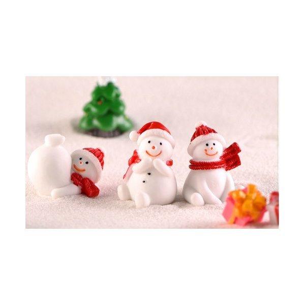 ■商品詳細セット内容：1体フィギュアサイズ：写真をご覧ください。材質：樹脂生産国：中国スノードーム作りに重宝するかわいいアイテムです。自立して立ちますが、苔の上で使用する場合は固定ピンを付けると飾りやすくなります。固定ピンは当店でお買い求め...