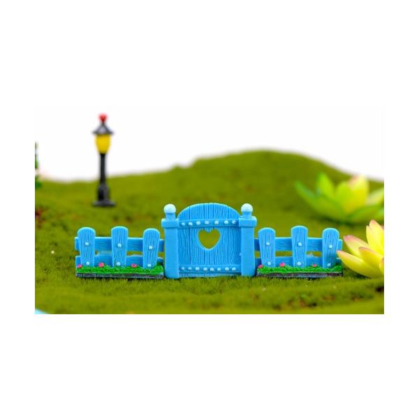 ■商品詳細セット内容：ドア１個、柵２個フィギュアサイズ：写真をご参考ください。材質：樹脂生産国：中国とても小さなスケールにもかかわらず、緻密でリアルな造形で感動をもらいます。車やお部屋のオブジェにはもちろん、ディスプレイ等のパーツ素材にもお...