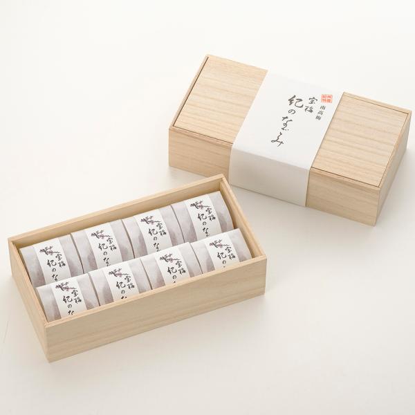 4Lサイズの大粒の梅だけを厳選し、できたての風味をそのまま、ひとつひとつ大切に包み込んでいます。きめ細かい柔らかな皮に、ふっくらとした果肉が絶品。最高級の風味と豊かな味わいをお楽しみください。手土産に、お中元・お歳暮のギフトに、大切な方への...